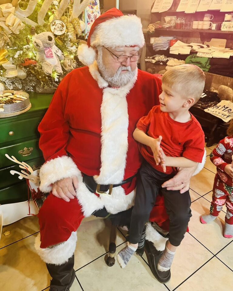 Santa is coming to Cedarwood Restaurant - Visit Lebanon Kentucky - The ...